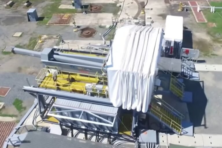 The U.S. Navy resumes electromagnetic railgun testing at White Sands